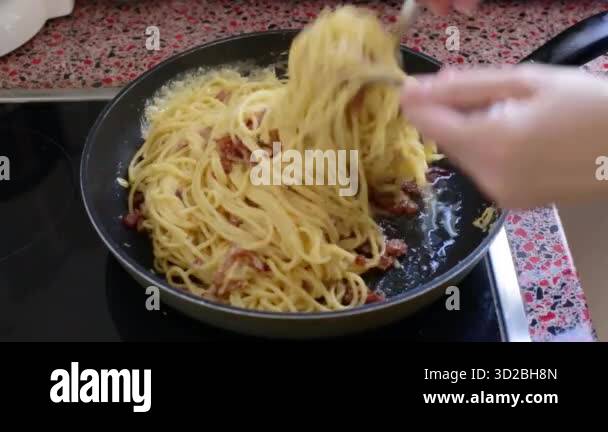 close up chef mixing pasta carbonara ingredients in frying pan Stock ...