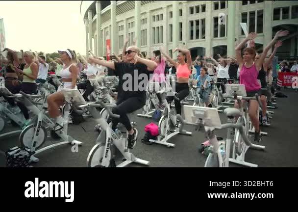 Beautiful and athletic women massively participate in the cycling ...