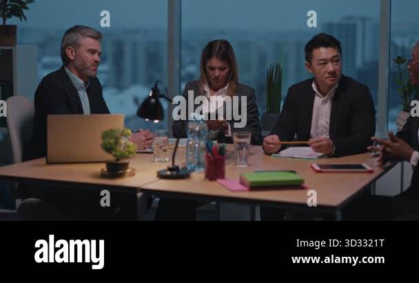 Corporate Staff of Multi-ethnic Business People Negotiating Brainstorm ...