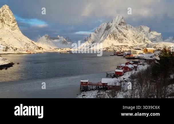 Reine village with traditional rorbu houses on Lofoten islands in ...