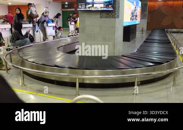 Airport baggage carousel operation Stock Videos & Footage - HD and 4K ...