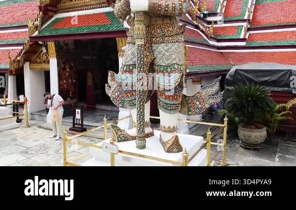Tourists explore Bangkok's iconic temple site Stock Video Footage - Alamy