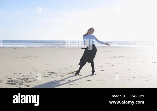 Beautiful woman performing a sensual and expressive contemporary dance ...