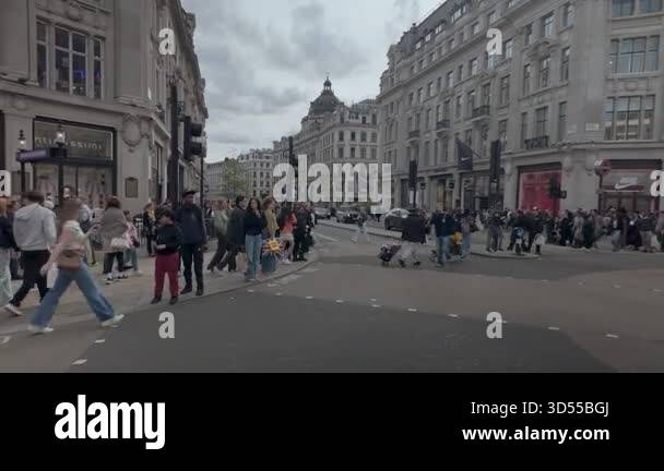 London, UK. September, 27, 2025, Busy street scene with pedestrians ...