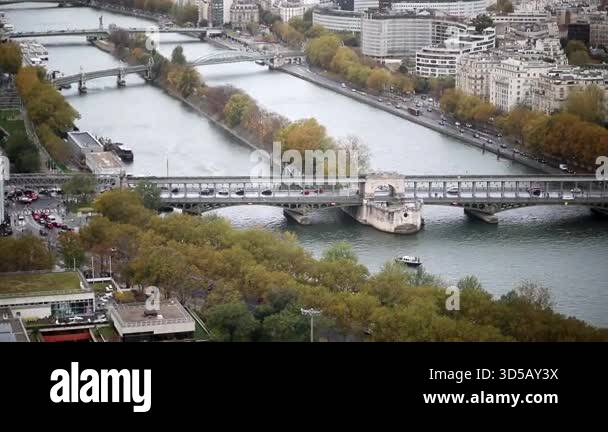 Panoramic view of Paris with the Bir-Hakeim Bridge crossing the Seine ...