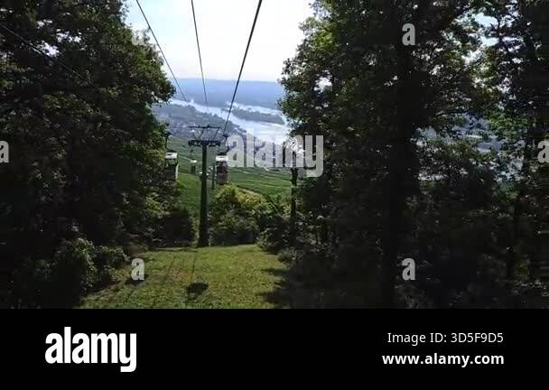 Cable car ride over the vineyards in Rdesheim am Rhein, Germany Stock ...