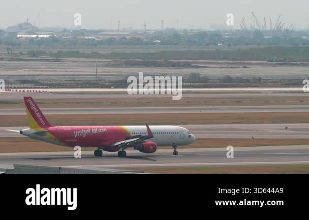 BANGKOK, THAILAND - MARCH 16, 2025: VietJetAir Airbus A321, VN-A651 ...