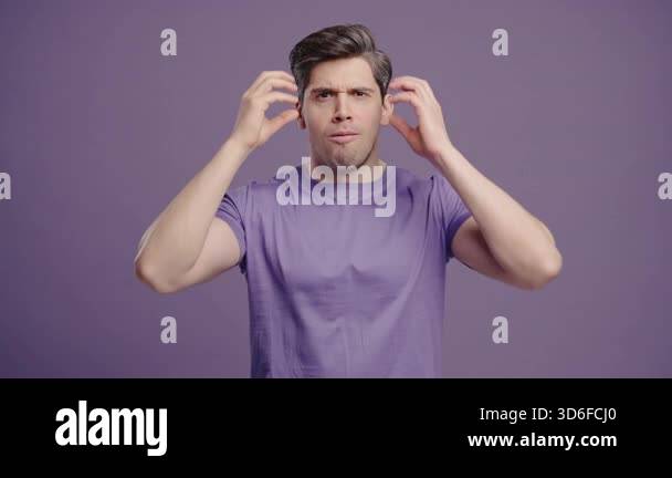 Shocked man gestures mind blown moment, sudden insight or creative ...