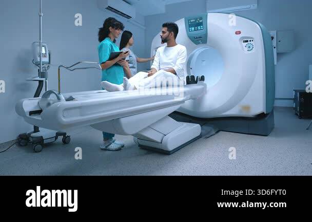 Patient complaint at pain and headache to doctor while sitting on ...