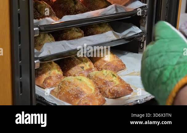 Traditional Cypriot Flaouna delicious Greek Easter Cheese Bread ...
