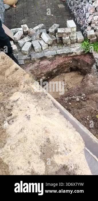 Man dug hole in Stock Videos & Footage - HD and 4K Video Clips - Alamy