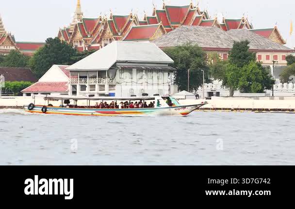 A boat travels past Bangkok's iconic temple Stock Video Footage - Alamy
