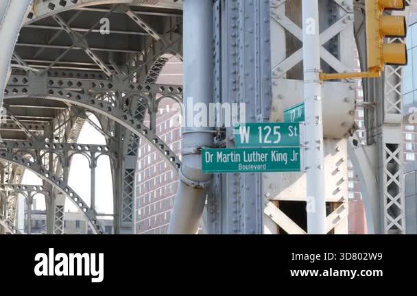 Riverside drive viaduct and 125 street sign, Harlem in Upper Manhattan ...