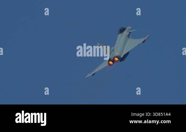 Jet fighter turning Stock Videos & Footage - HD and 4K Video Clips - Alamy