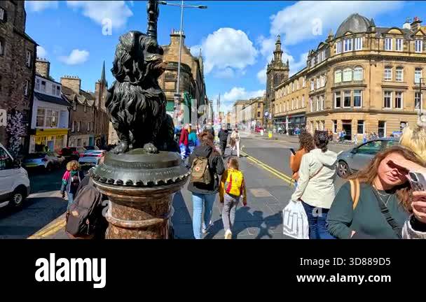 Visitors taking photos at iconic Edinburgh landmark Stock Video Footage ...