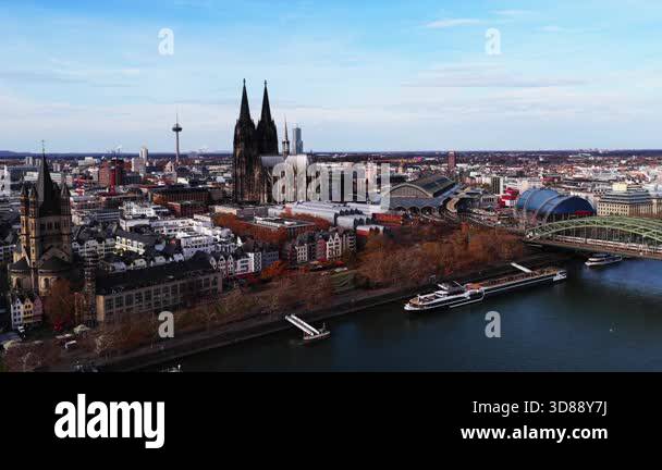 Panoramic tripod aerial view of the Cologne cityscape in Germany ...