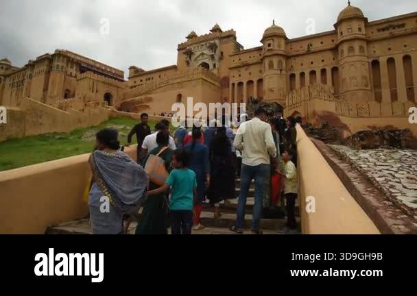 JAIPUR, INDIA 11 AUGUST 2019 : Crowd of tourists from all over the ...