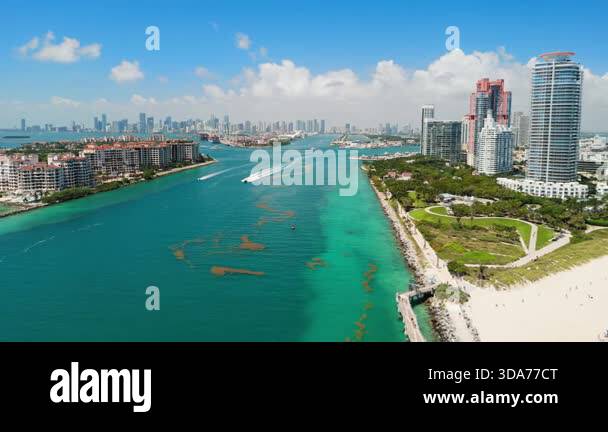Miami turquoise waterfront, showing speedboats moving through the ...