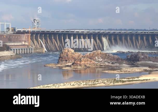 Pool dam Stock Videos & Footage - HD and 4K Video Clips - Alamy
