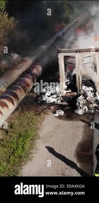 Critical situation: Firefighters are in the midst of a large fire near ...