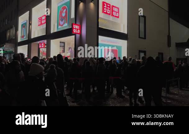 Exterior view uniqlo store Stock Videos & Footage - HD and 4K Video ...