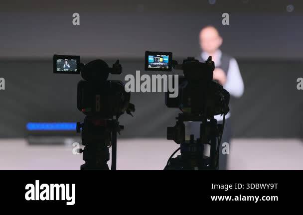 Talkshow presenter Stock Videos & Footage - HD and 4K Video Clips - Alamy