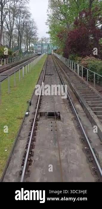 Beautiful footage of riding the Funiculaire de Montmartre in Paris ...