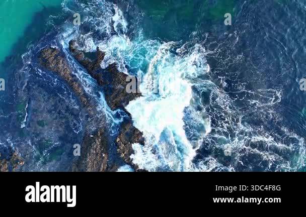 Crashing waves aerial. Ocean waves from top. Dramatic waves on reef ...