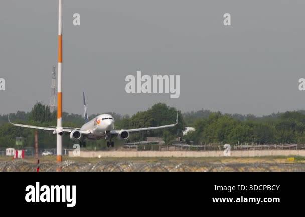 ALMATY, KAZAKHSTAN - JUNE 25, 2025: Shandong Airlines Boeing 737, B ...
