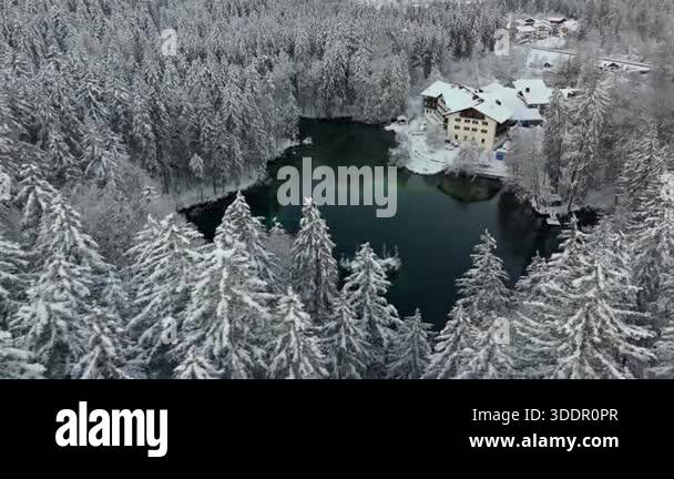 Badersee kleiner Bergsee in Grainau bei Garmisch-Partenkirchen ...