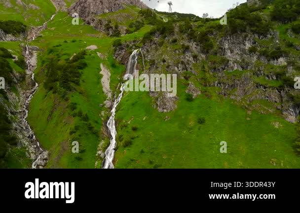 Wasserfall am Nebelhorn Luftaufnahme. Waterfalls in gorge near Mount ...