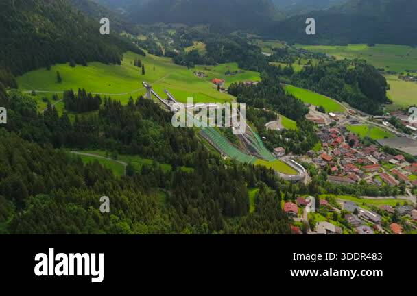 Schattenberg Skistadion in Oberstdorf, Deutschland Luftaufnahme. Orlen ...
