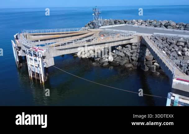 Rotation at the end of a breakwater surmounted by concrete port ...
