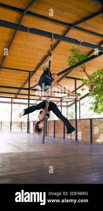 Young athletic couple performing a beautiful and skillful acrobatic ...