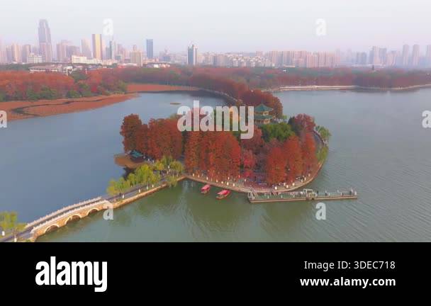 Autumn Scenery of East Lake Scenic Area, Wuhan, Hubei, China Stock ...