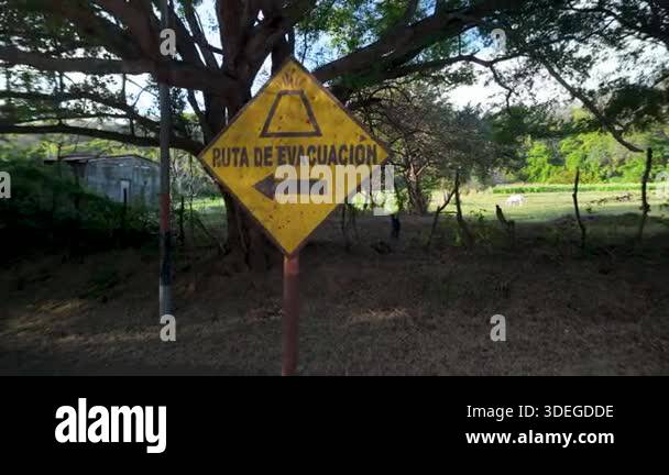 Sign shows evacuation route for volcano eruption in Ometepe Island ...