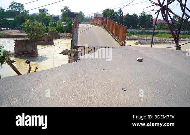 Earthquake shaking causing road split. High quality 4k footage Stock ...