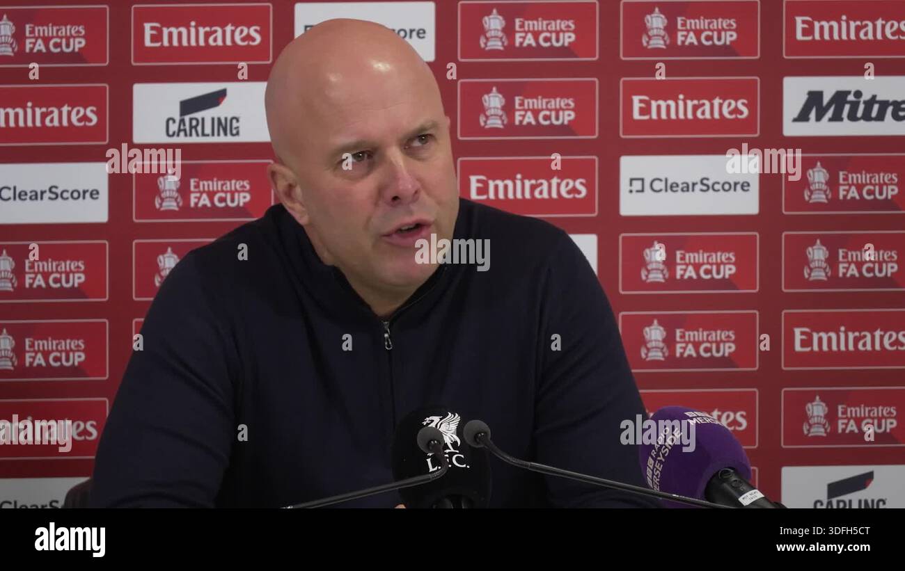 Arne Slot reacts to Liverpool 4 -1 cup win over Barnsley Stock Video ...