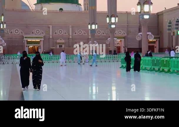 3 December 2021 Masjid al-Nabawi (Mosque of the Prophet), Madinah Al ...