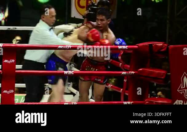 BANGKOK , THAILAND - DECEMBER 2 , 2025 : An Unidentified boxer is ...