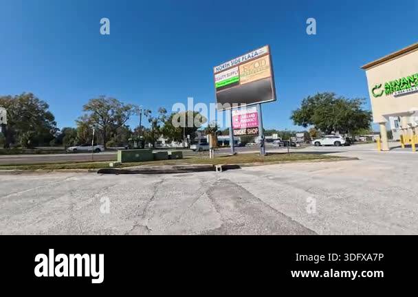 Lakeland, Fla USA - 01 06 26: Lakeland Florida North side plaza retail ...