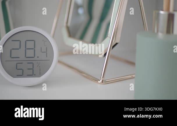 This shows a device displaying the current temperature and humidity ...