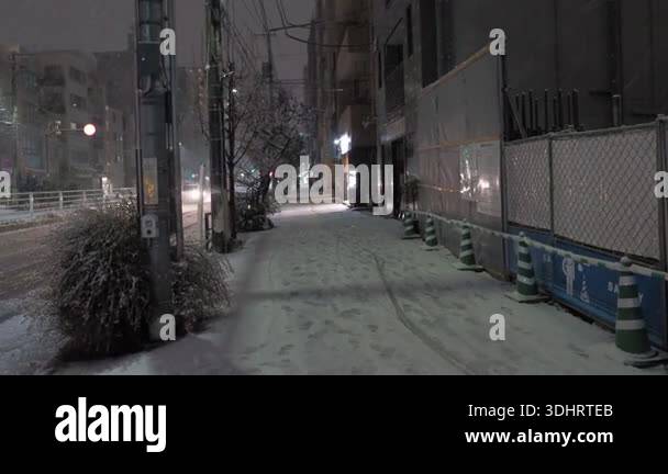 Tokyo heavy snow night view 2024 Stock Video Footage - Alamy