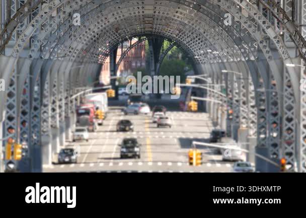 Riverside drive viaduct, Harlem 125 street, Upper Manhattan car traffic ...