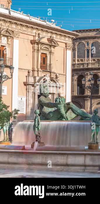Timelapse of Plaza de la Virgen with the iconic Turia Fountain in ...