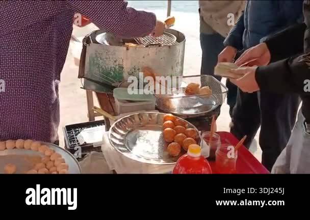 Vietnamese woman making rice cake Stock Video Footage - Alamy