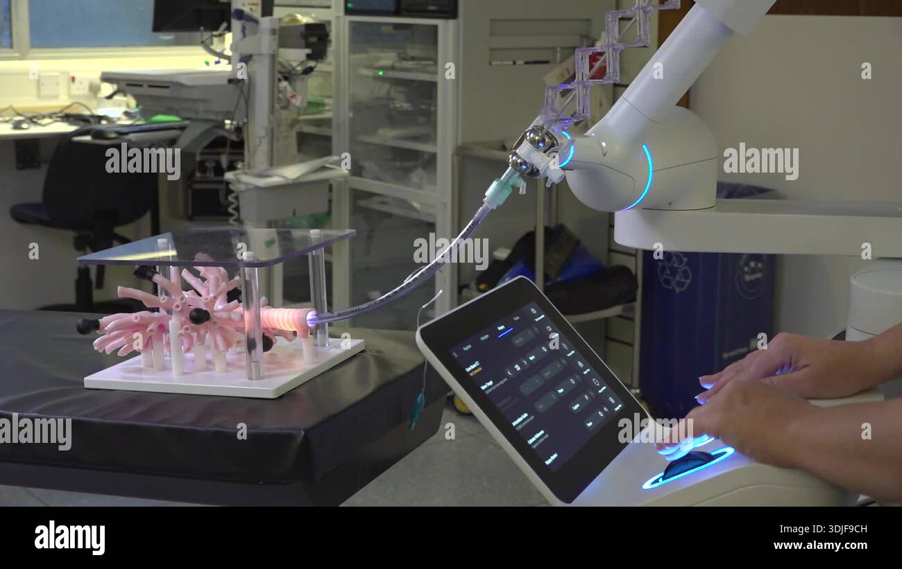 Surgeon demonstrates new AI and robot lung cancer treatment technology ...