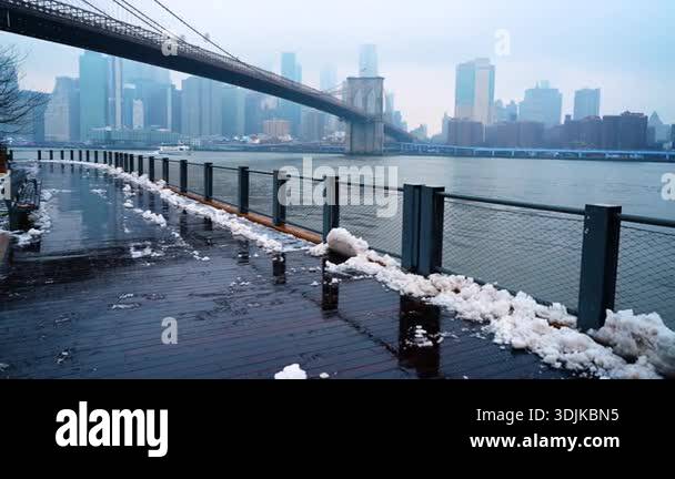 New York, USA, 24 December 2025: Brooklyn Bridge winter morning skyline ...