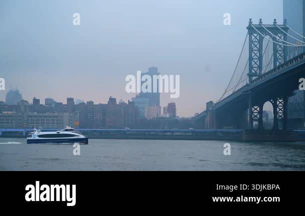 New York, USA, 24 December 2025: Manhattan Bridge over East River in ...