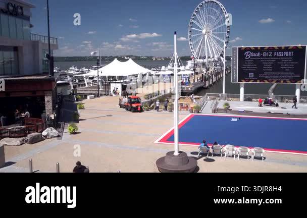 Riverside Attractions and Marina Area at the National Harbor USA Stock ...